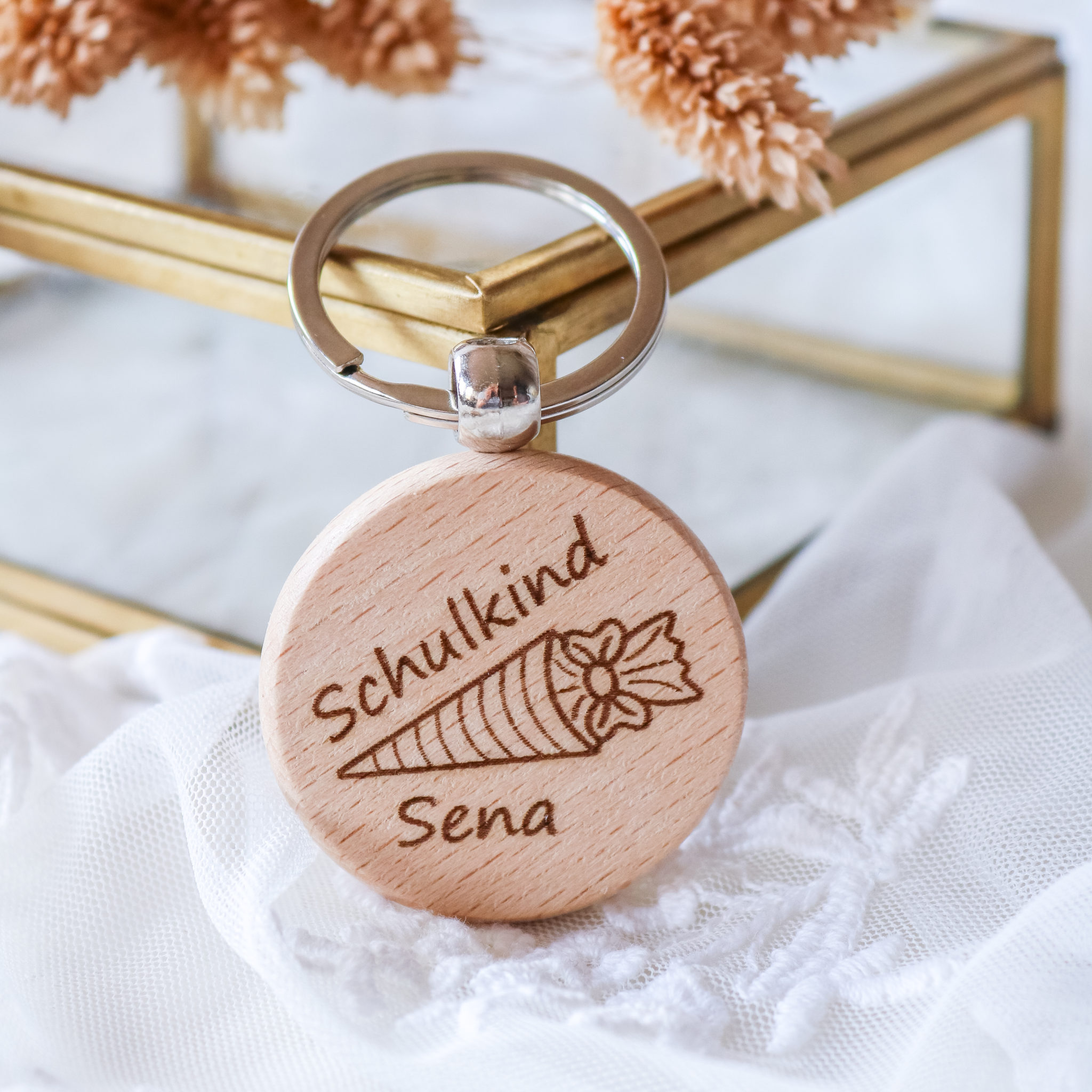 Schlüsselanhänger Schulkind Holz mit Schultüte + Gravur Name als Geschenk Einschulung | Glücksdinge